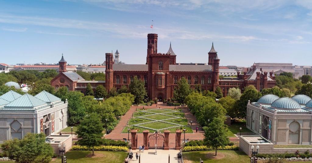 Who Owns the Smithsonian? Here's How It Works