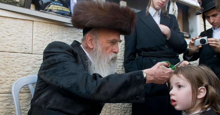 Why Do the Orthodox Cover the Kitchen in Foil? Hasidic Culture Facts