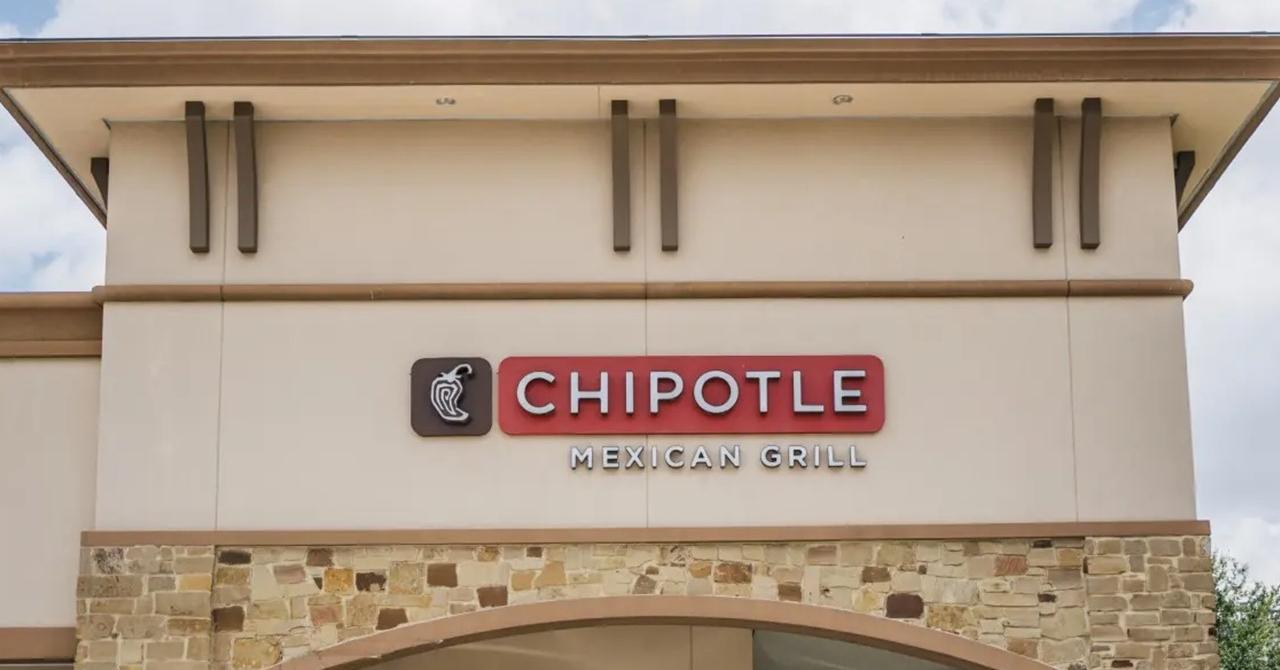 Chipotle Worker Shades Customer for How Much He Ordered