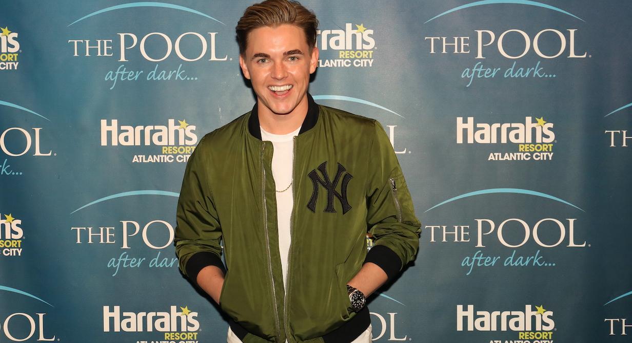 Who Is the Turtle on 'Masked Singer'? Clues Point To ...