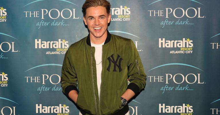 Who Is the Turtle on 'Masked Singer'? Clues Point To ...