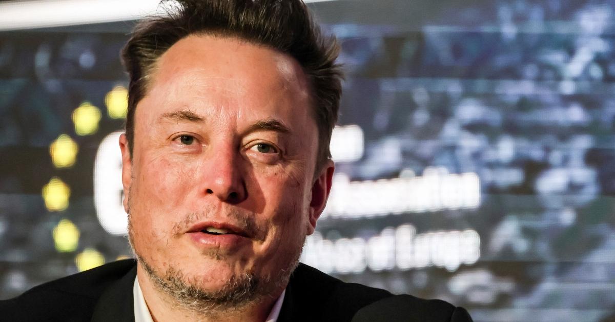 Elon Musk Gets Trolled Livestreaming a Game From His Private Jet