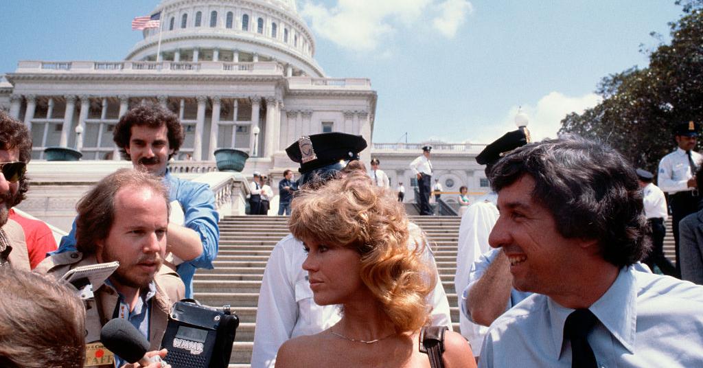 Tom Hayden 'Chicago 7': About the Real Person the Movie Is Based On