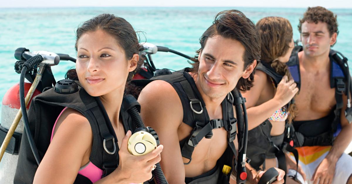 Why Do Scuba Divers Fall Backward? Entry Technique Explained