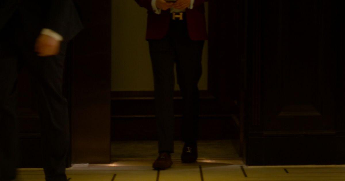 12 Hilarious Memes Inspired by 'The Tinder Swindler'