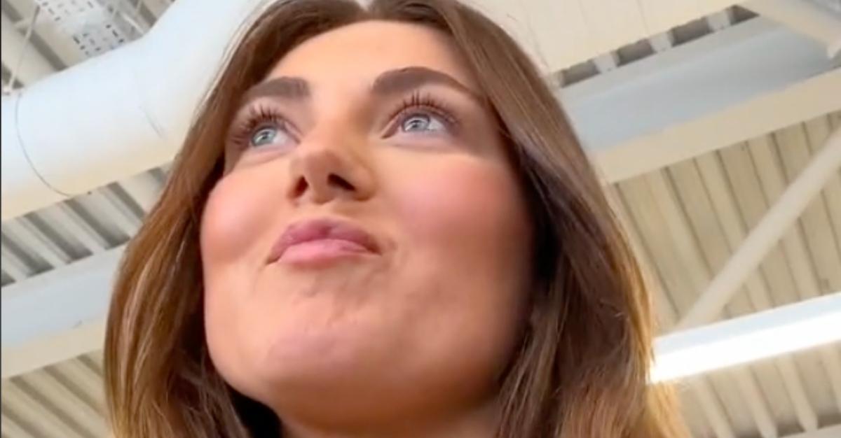 Tiktoker Cries When Strangers Don T Let Her Buy Their Groceries