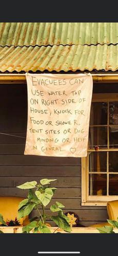 18 Wholesome Pictures of People Just Being Good to Each Other