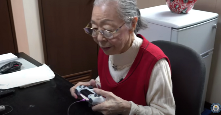 90 Year Old Grandma Wins Guinness World Record For Oldest Youtube Gamer