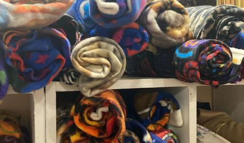 TikTok’s Blanket Trend: Make a Unique and No-Sew Reversible Blanket