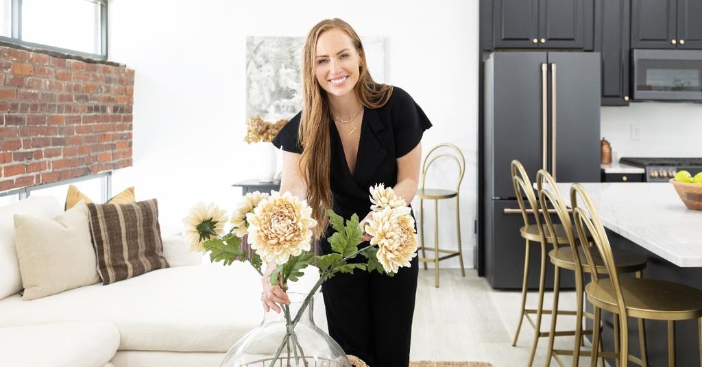 Mina Starsiak Hawk Talks "Raw and Real" Spinoff 'Good Bones: Risky ...