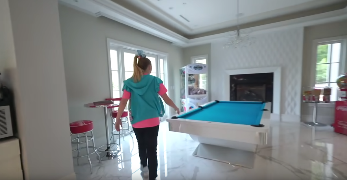 JoJo Siwa's New House Is Truly Insane and Filled With Candy (PHOTOS)