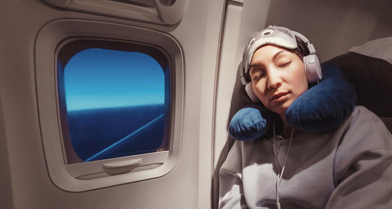 15 Helpful Advice for Staying Comfortable When Traveling on Long Flights