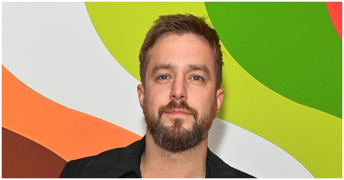 Who is the Narrator on Love Island USA?