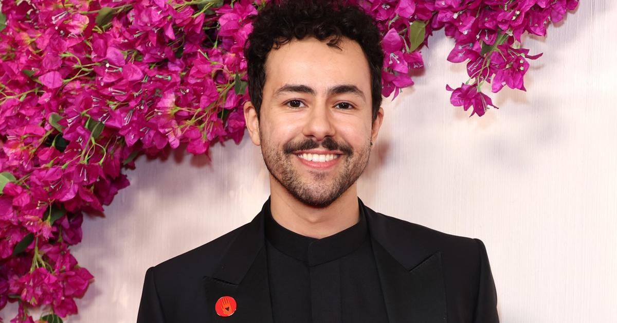 What Did the Red Pins Mean at the 2024 Oscars? Details