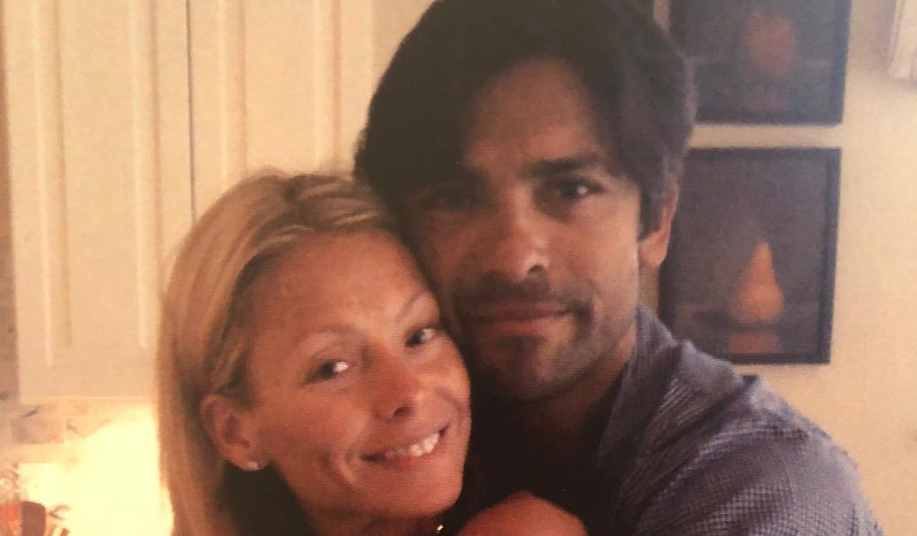 Kelly Ripa Without Makeup: See Photos of the TV Star Bare-Faced