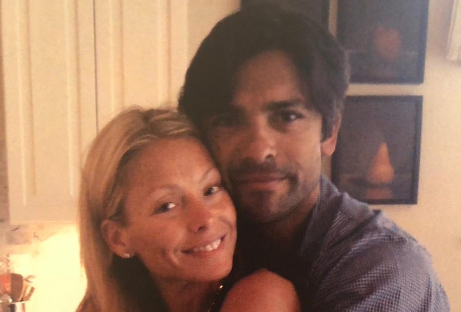 Kelly Ripa Without Makeup: See Photos of the TV Star Bare-Faced