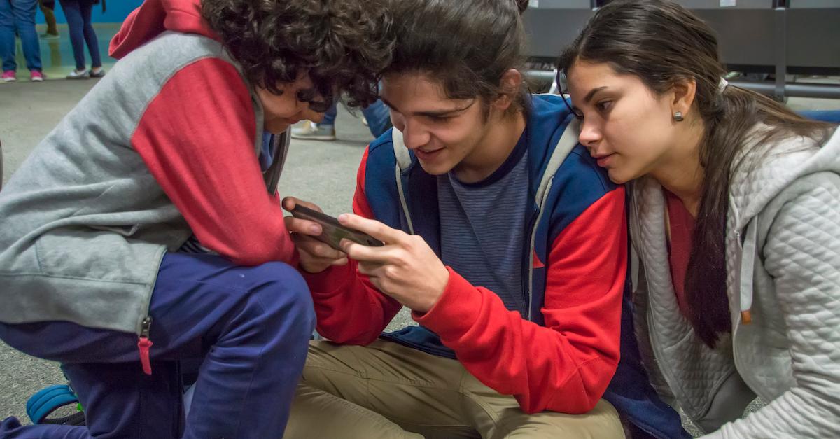 Here's How to Do a Snapchat Poll Next Time You Have a Question