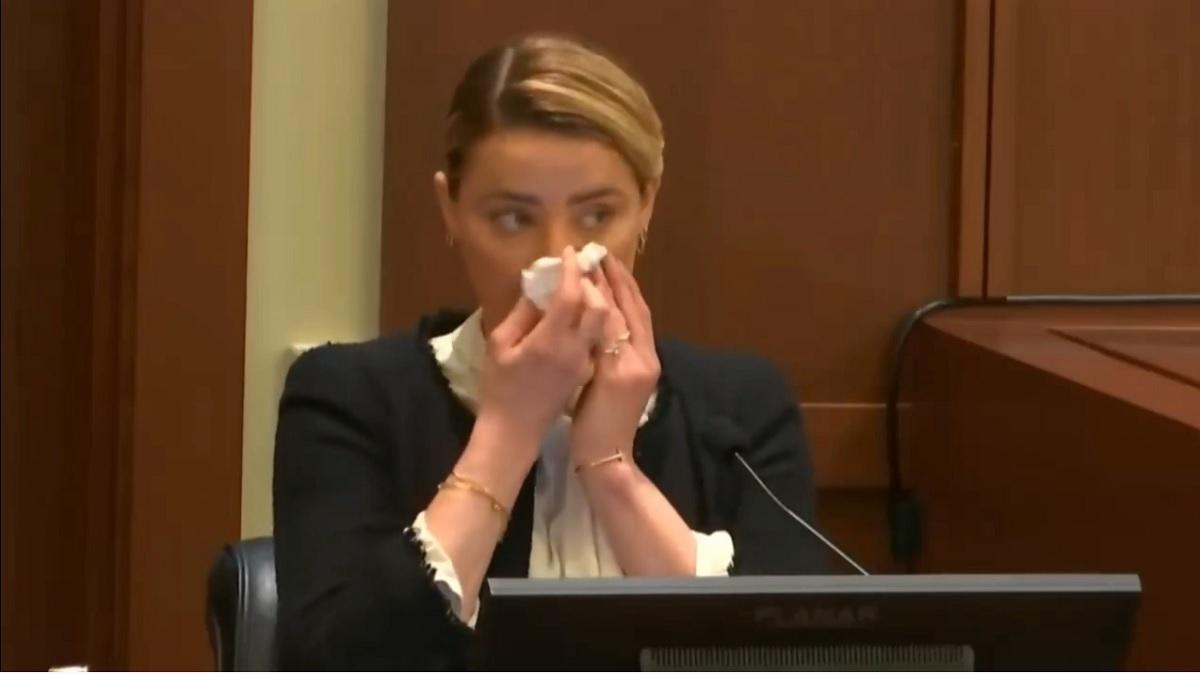 Was Amber Heard Posing for a Crying Picture? A Body Language Expert ...