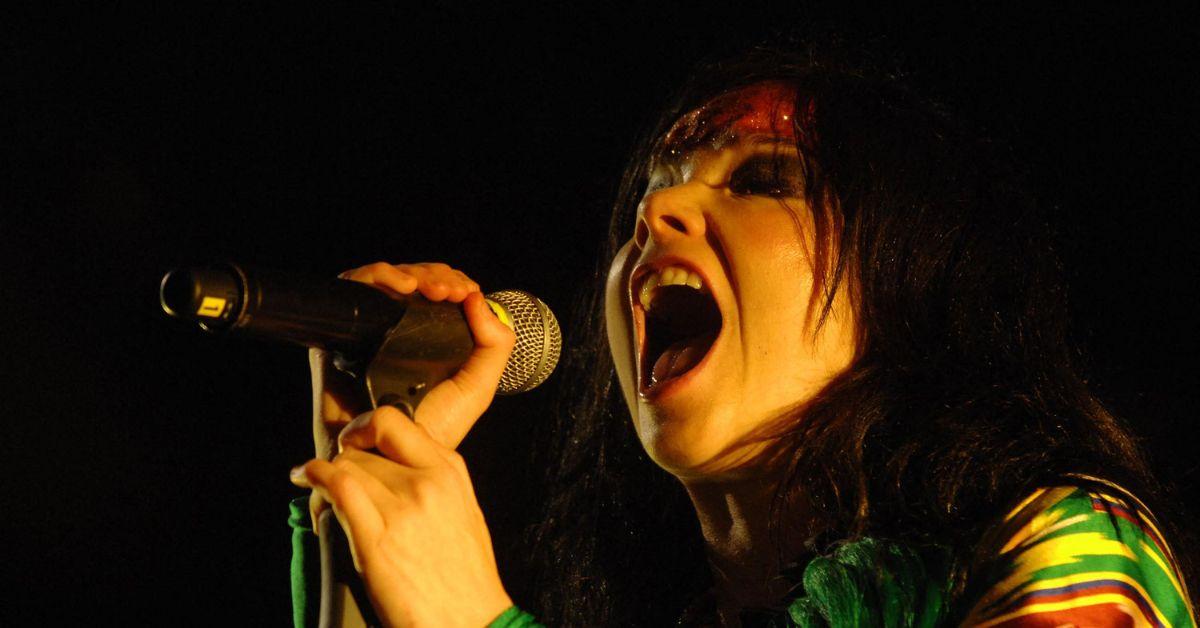 Why Did Björk Attack a Reporter in Bangkok in 1996?