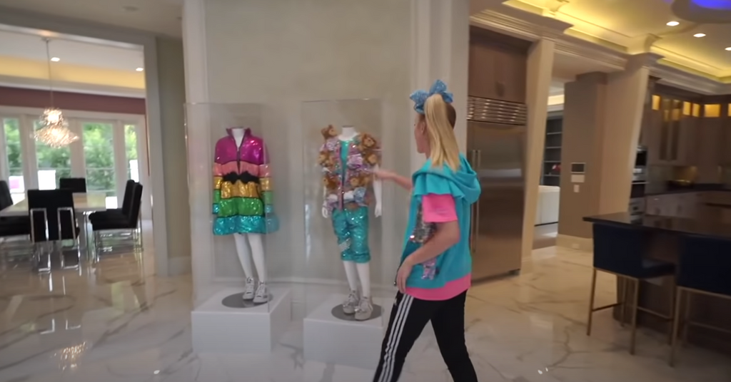 JoJo Siwa's House Is a Teen's Dream Come True but Where Is It Located?