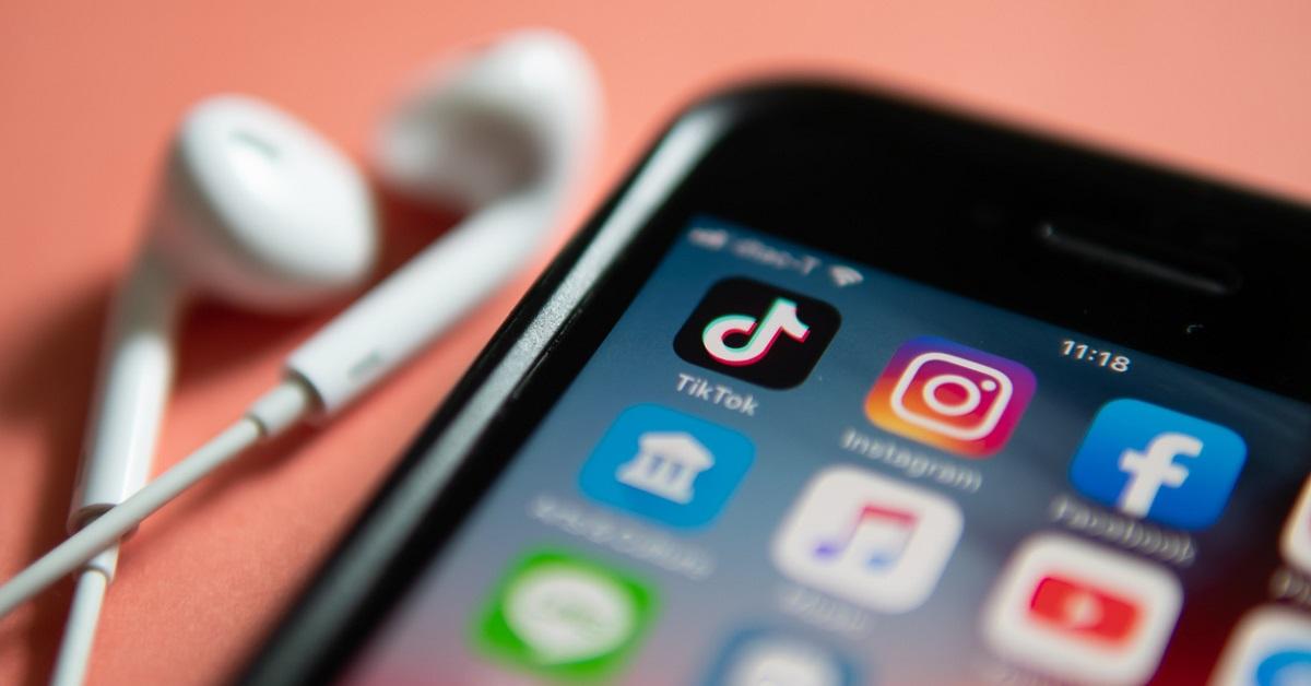Here's How to Scroll Through TikTok Hands-Free