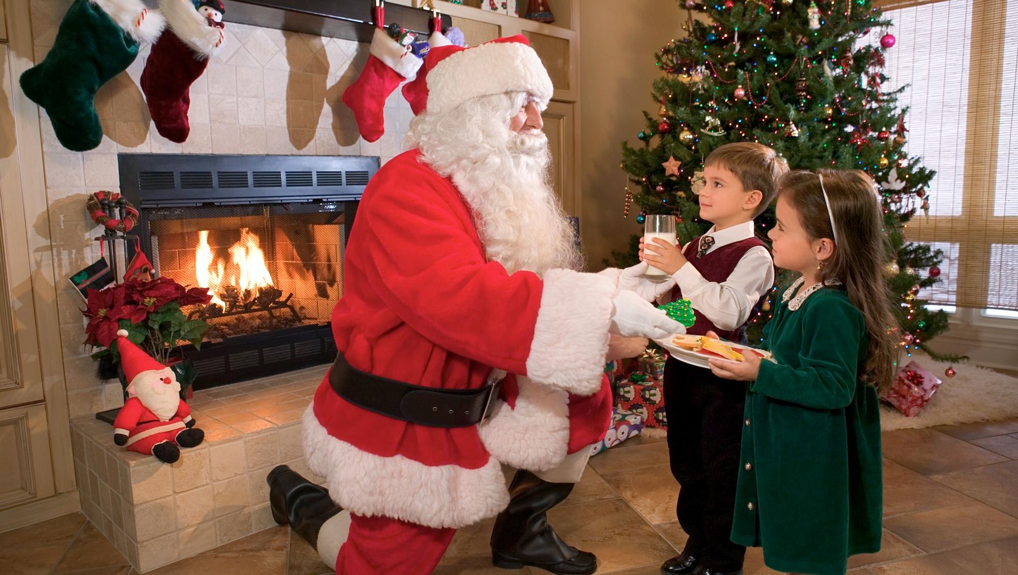 Mom Says School Charged Kids $5 to Take a Photo With Santa