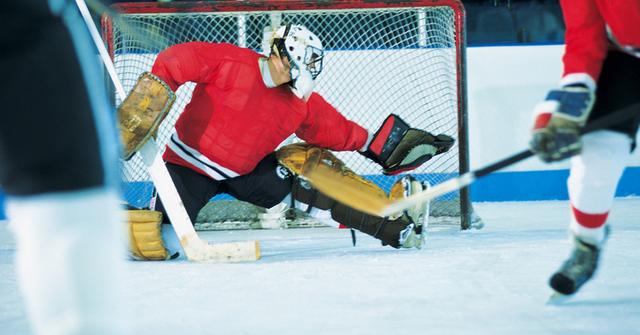 Why Do Hockey Players Use Smelling Salts? Here's the Truth