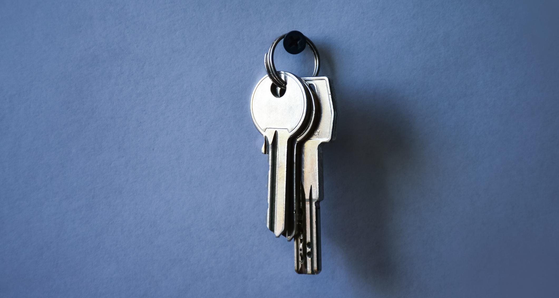 People Share the Useless Things They Always Carry With Them