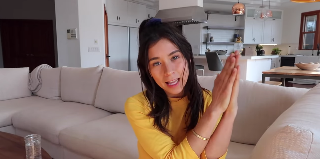 The Internet Is Furious Vegan Influencer Rawvana Was Caught Eating Fish ...
