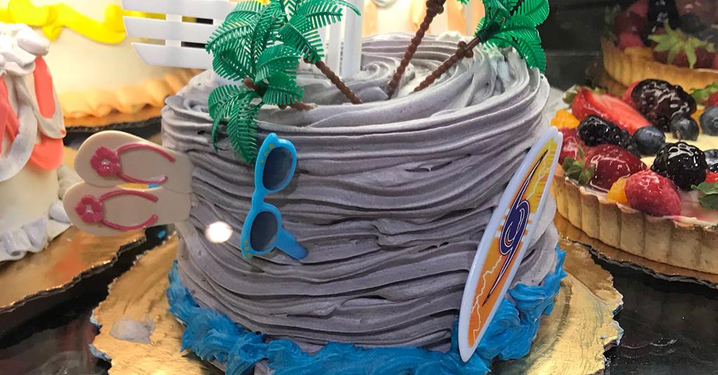 Publix Hurricane Cakes Are a Stormy Florida Tradition